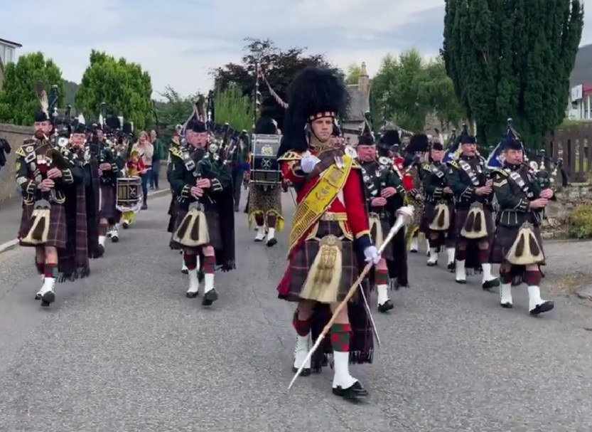 4-scots – Pipes on Parade